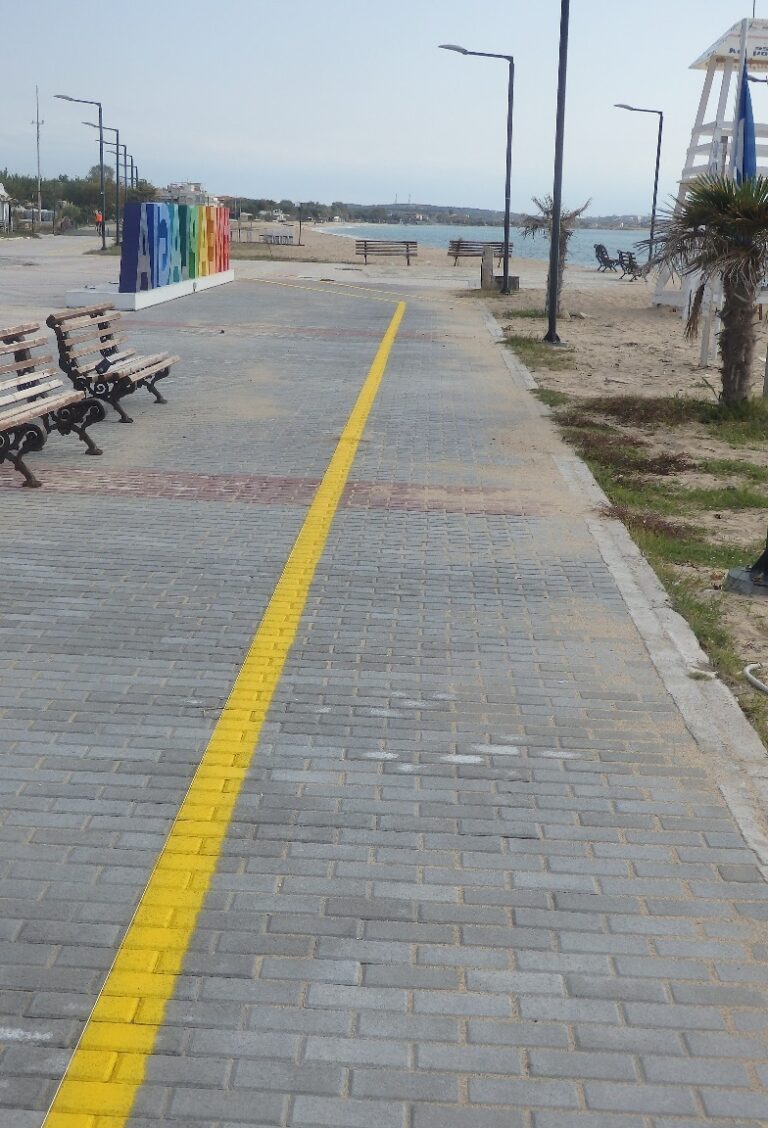 Σήμανση ποδηλατοδρόμου στον Παραλιακό Πεζόδρομο των Νέων Πλαγίων ...